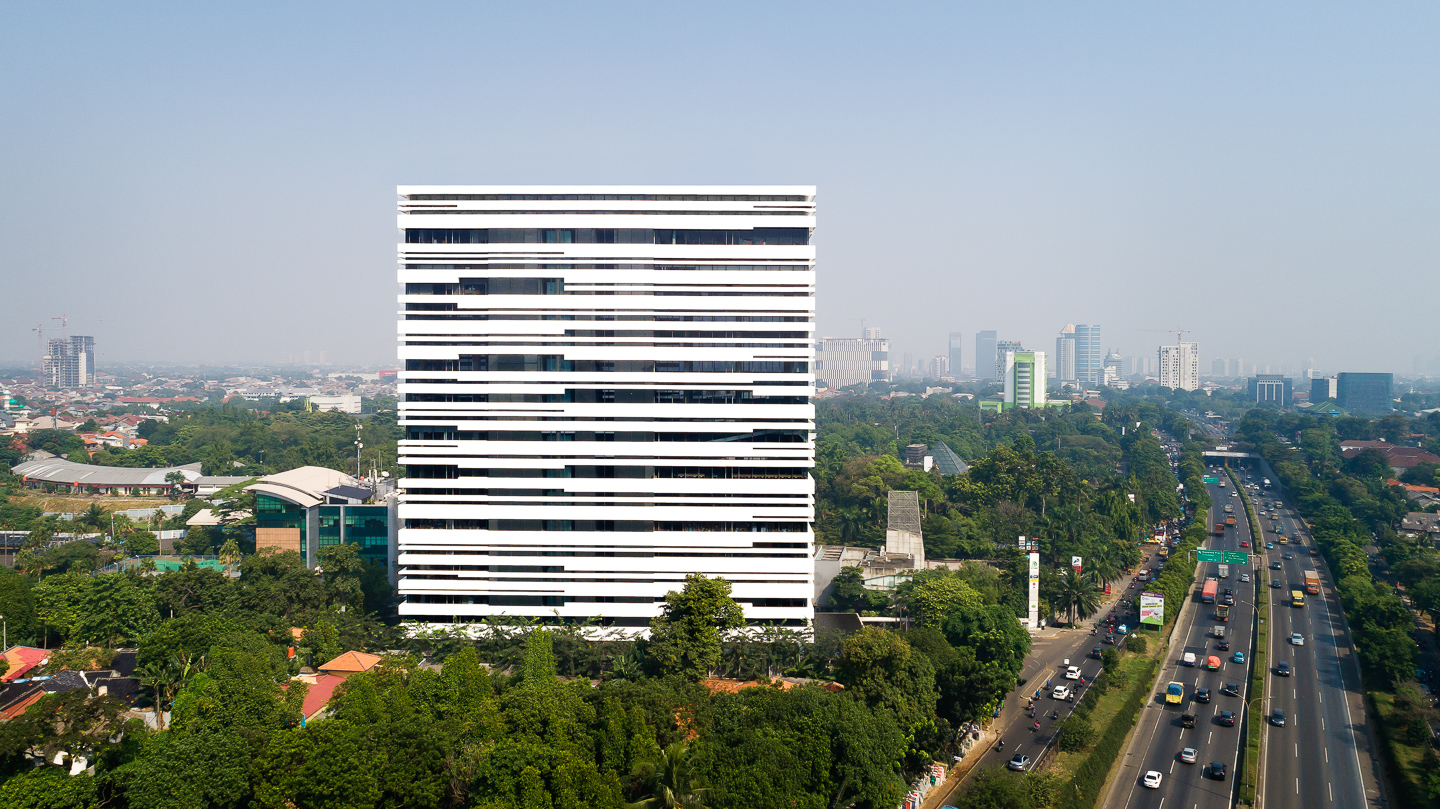 AD Premier – The Building